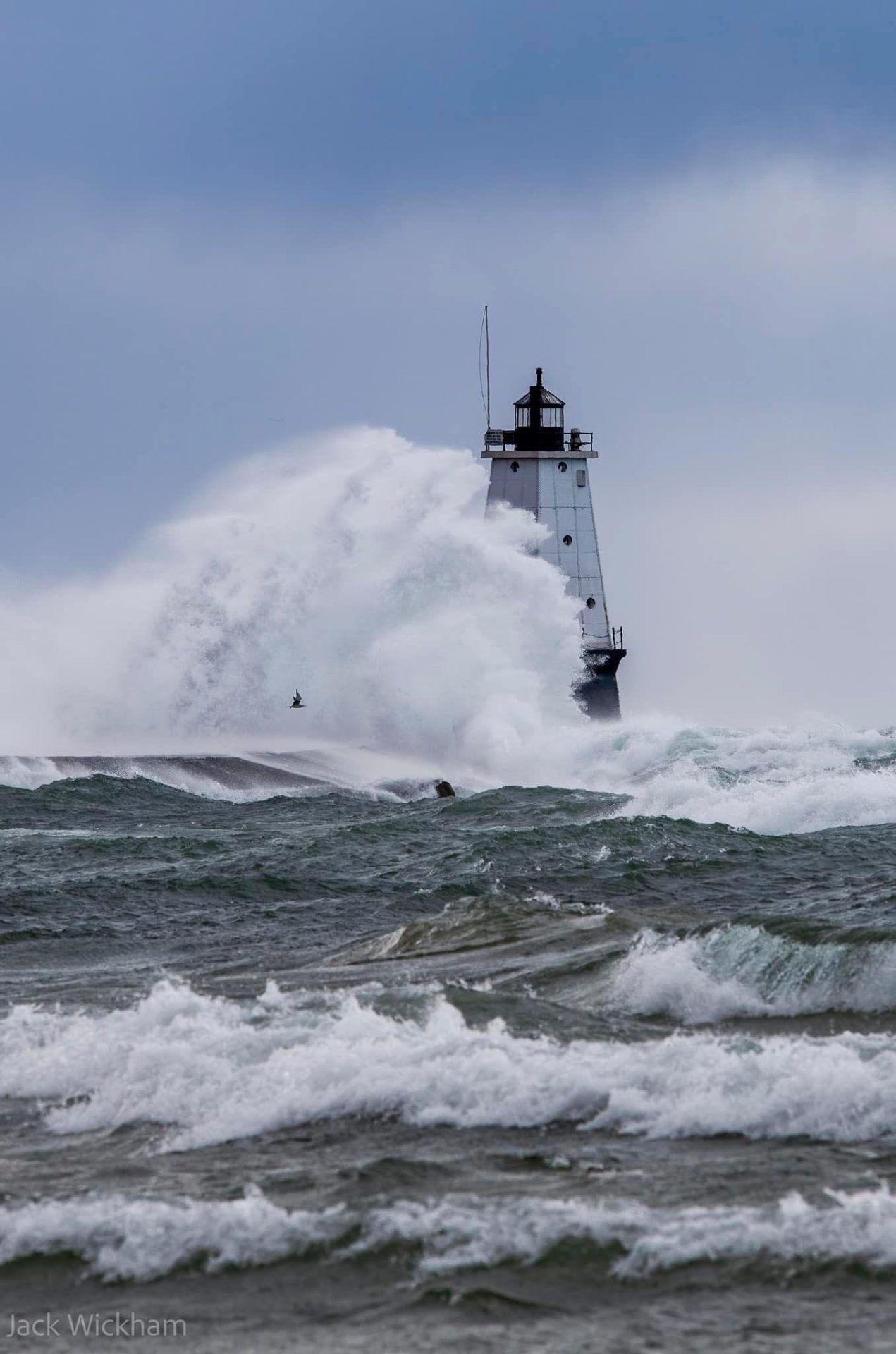 Great Lakes May Produce Monster Waves Taller than 20 Feet Christmas Weekend