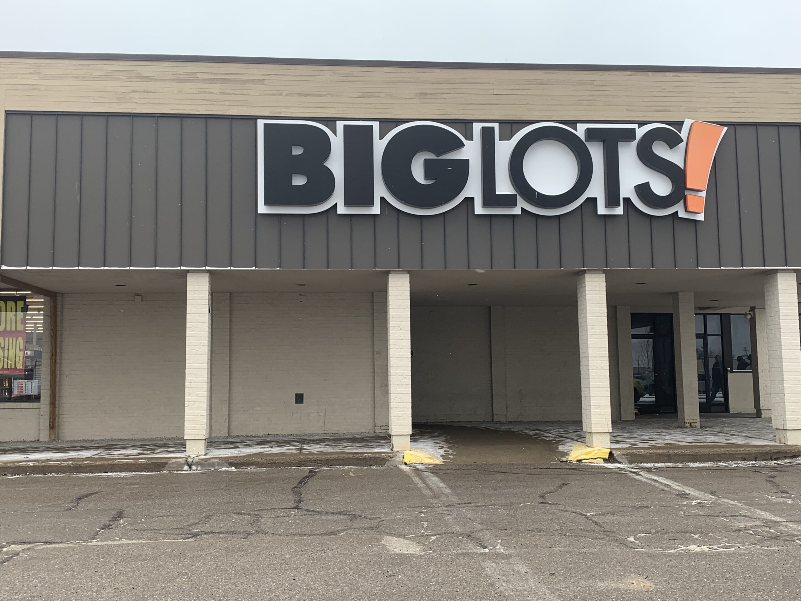 Big Lots Strikes Deal to Keep Hundreds of Stores Open Amid Challenges Big Lots Strikes Deal to Keep Hundreds of Stores Open Amid Challenges