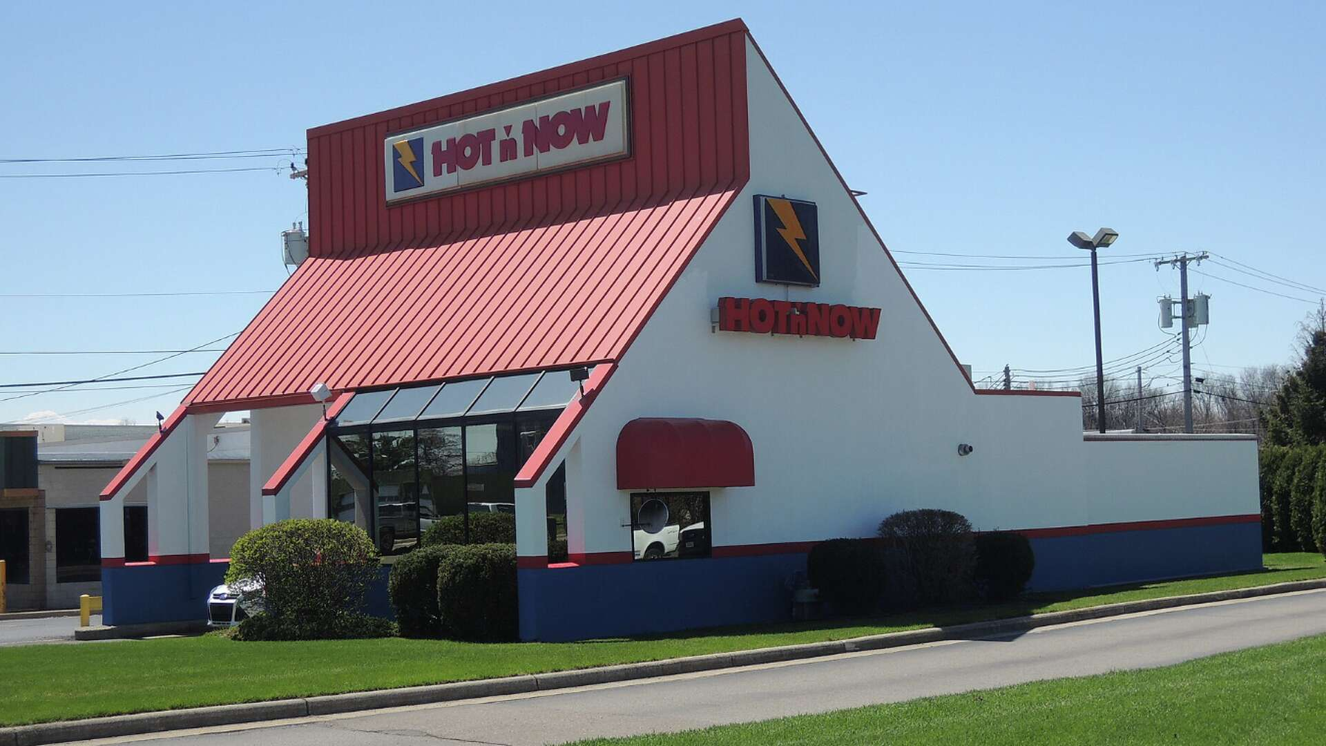 Iconic Fast-Food Chain Hot 'n Now Makes a Comeback in Michigan