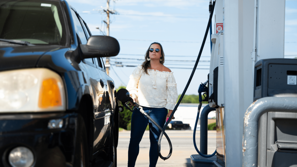Michigan Gas Prices Plummet, Boasts $2.90 Average